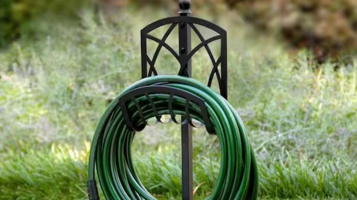Trendy Garden Hose Holder Ideas to Organize Your Outdoor Oasis - Okay ...