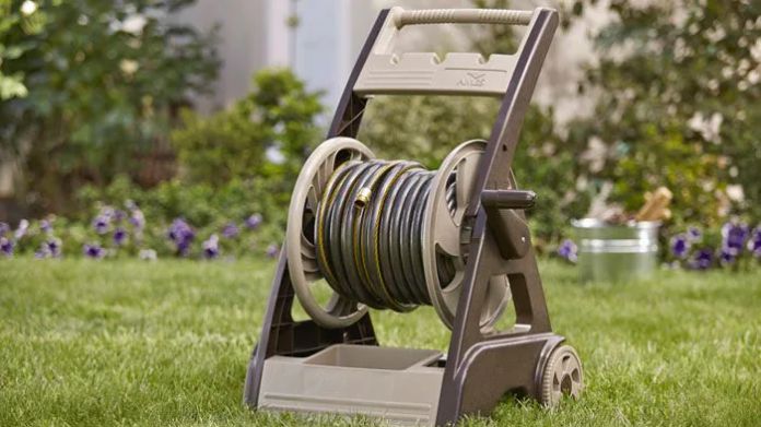 Trendy Garden Hose Holder Ideas to Organize Your Outdoor Oasis - Okay ...